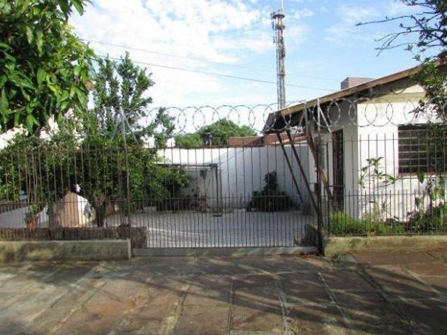 Casa térrea, com 3 dormitórios, 1 suíte, no bairro Nonoai