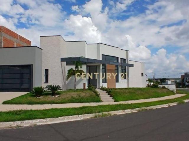 Casa Térrea com 3 dormitórios, 1 suíte, amplo espaço gourmet por R$ 1.200.000 Cond. Lagos D&apos Icara