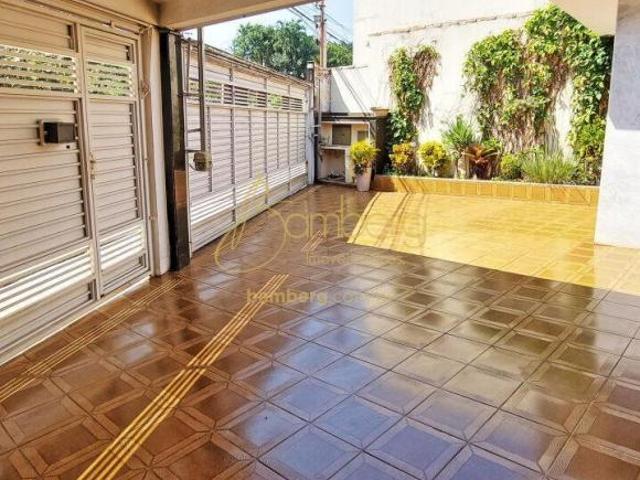 Casa térrea, com 3 dormitórios, 1 suíte e 3 vagas