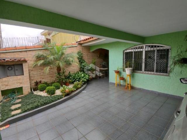 Casa térrea com 3 dormitórios, 1 suite e 3 vagas em Vila Isolina Mazzei