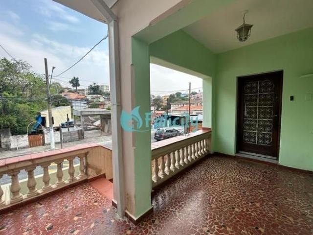 Casa térrea com 3 dormitórios, 2 vagas de garagem, 400m2 de terreno em Pirituba