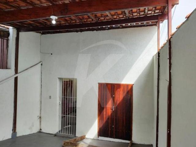 Casa térrea com 3 dormitórios, 2 vagas de garagem, próximo metrô Tucuruvi