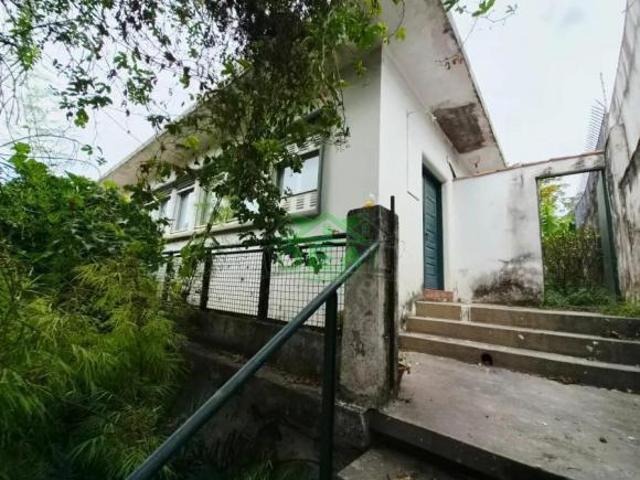 Casa Térrea com 3 dormitórios,3 vagas de garagem