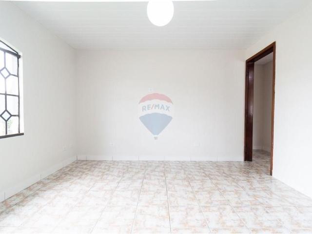 Casa Térrea com 3 dormitórios, com excelente quintal, totalmente independente no bairro Lindóia, Curitiba PR