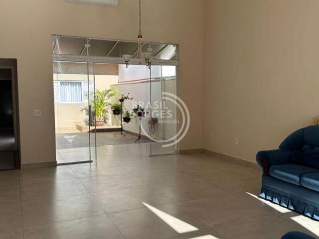 CASA TÉRREA COM 3 DORMITÓRIOS CONDOMÍNIO ZONA LESTE
