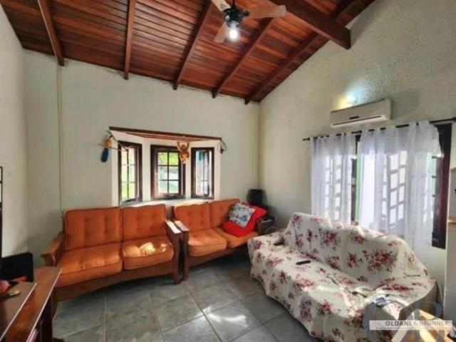 CASA TÉRREA COM 3 DORMITÓRIOS DENTRO DE CONDOMÍNIO