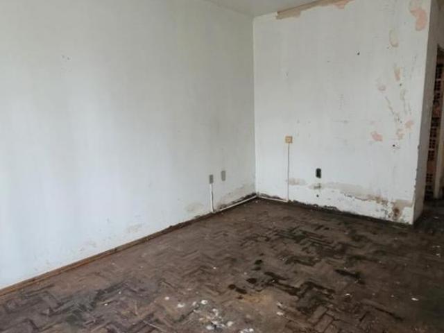 Casa TERREA com 3 Dormitórios e Edícula na Vila Ipiranga Próxima ao Triângulo da Assis Brasil