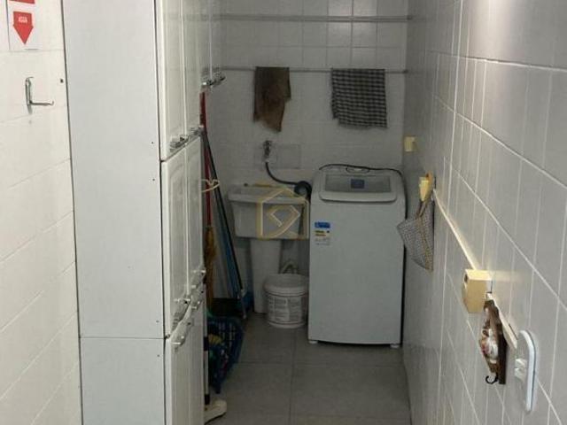 Casa terrea com 3 dormitórios e piscina no canto do forte em praia grande