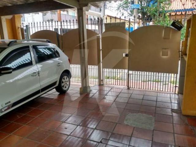 Casa térrea com 3 dormitórios e 2 vagas, Confira !