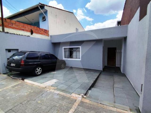 Casa térrea com 3 dormitórios e 2 vagas a venda na Vila Gustavo