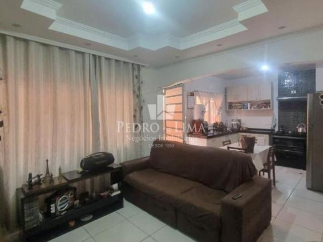 Casa Térrea com 3 Dormitórios e 2 vagas na Vila Jacuí