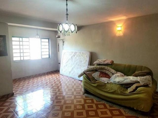 Casa Térrea com 3 dormitórios e 3 vagas e quintal grande