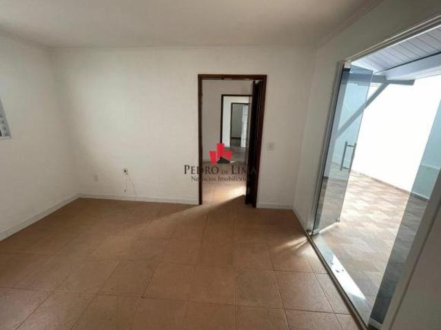 Casa térrea com 3 dormitórios e 3 vagas na Penha