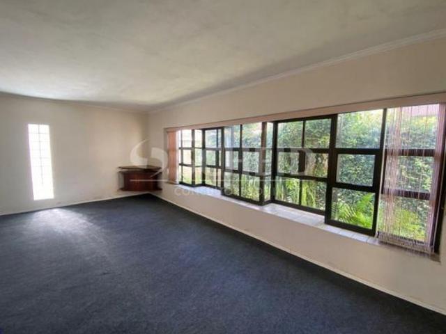 Casa terrea com 3 dormitórios e 4 banheiros à Venda, 266 m²