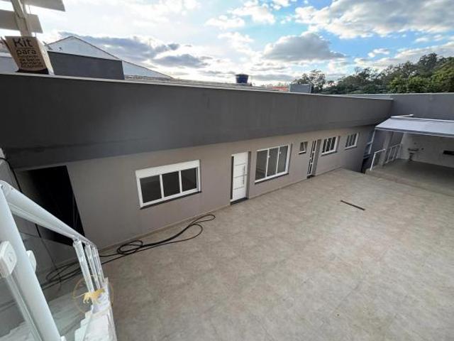 Casa Térrea com 3 dormitórios e 4 vagas de garagem em Caieiras