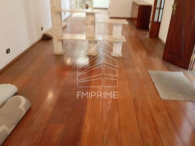 Casa térrea com 3 dormitórios e 4 vagas Vila Romana