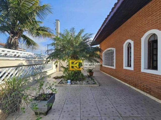 Casa Térrea com 3 Dormitórios, Edícula e Área de Lazer