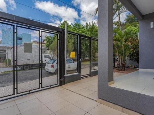 Casa térrea com 3 dormitórios, espaço gourmet e 3 vagas
