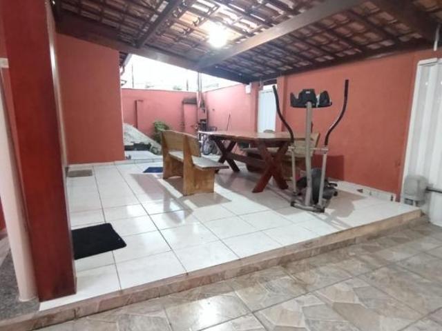 CASA TÉRREA COM 3 DORMITÓRIOS NO CENTRO