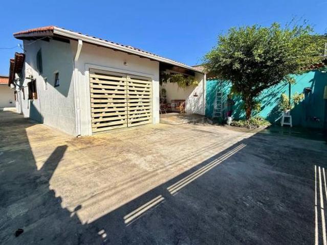 Casa térrea com 3 dormitórios no Porto Grande