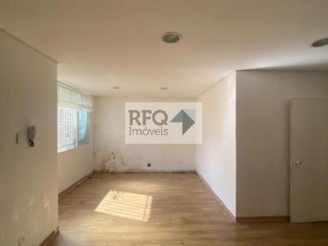 Casa térrea com 3 dormitórios para locação com quintal, edícula e lavanderia na Regiao da Vila Mar