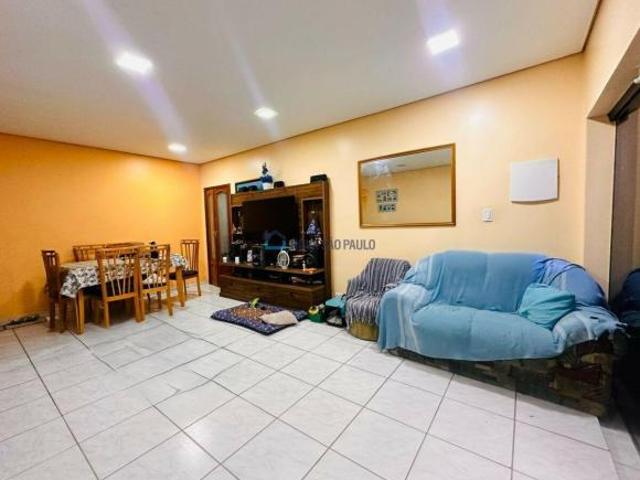 Casa térrea, com 3 dormitórios, quintal e edícula com sala, quarto e cozi próximo ao metro Saúde
