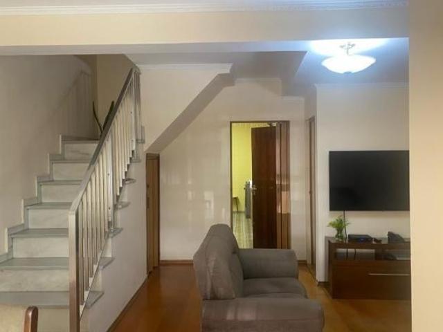 Casa térrea com 3 dormitórios, sala com 2 ambientes,cozinha, quintal com lava