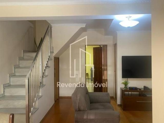 Casa térrea com 3 dormitórios, sala com 2 ambientes,cozinha, quintal com lavanderia, lavabo, 2