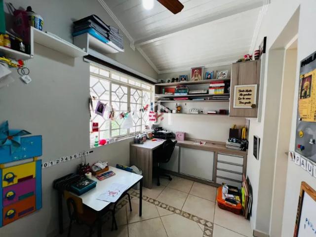 Casa térrea com 3 dormitórios sendo 1 suíte master com closet e banheira de hidromassagem no bairro