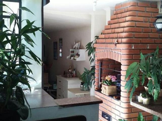 Casa térrea com 3 dormitórios, sendo 1 suíte à venda, 202 m² por R$ 580.000 Parque Ouro Fino Sor