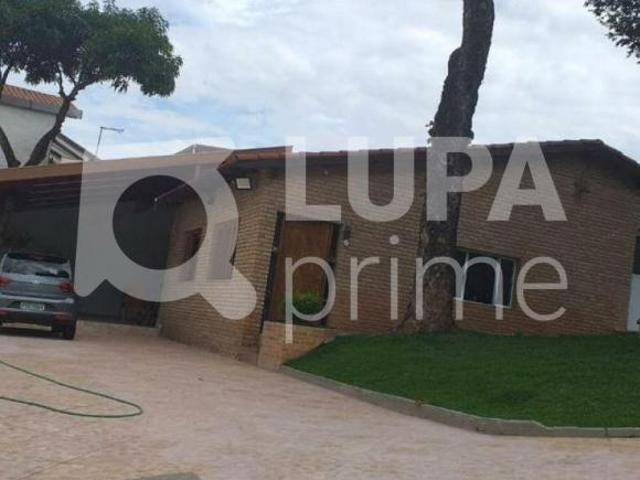 Casa Térrea com 3 dormitórios sendo 1 suíte á venda no Parque Mandaqui