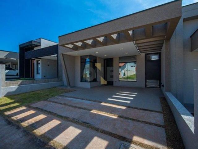 Casa térrea com 3 dormitórios, sendo 1 suíte para venda Cotia/SP