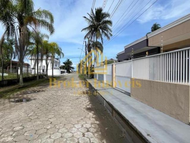 Casa térrea com 3 dormitórios, sendo uma suíte, piscina e churrasqueira no Massaguaçú