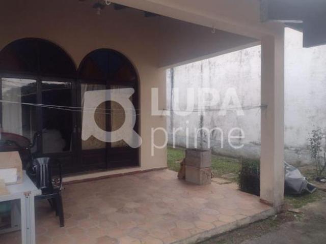 Casa Térrea com 3 dormitórios sendo suítes à venda na Vila Albertina!
