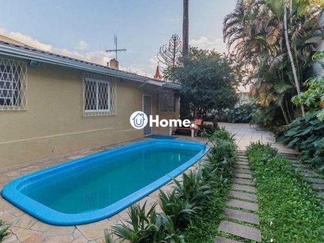 Casa térrea com 3 dormitórios, suíte e 2 vagas