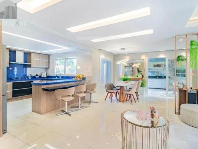 Casa térrea com 3 dormitórios, suíte e 2 vagas