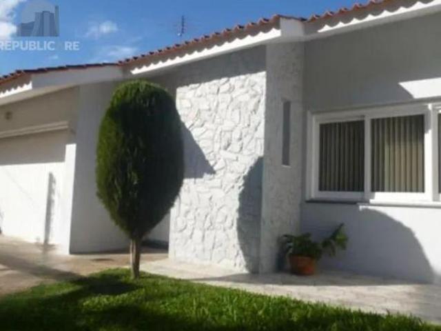 Casa térrea com 3 dormitórios, suíte e 3 vagas