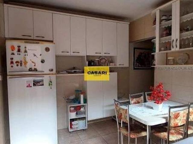 Casa Térrea com 3 Dormitórios, Suíte, Quintal e 2 Vagas em Localização Privilegiada de Santo André