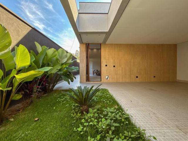 Casa térrea com 3 quartos no centro da cidade