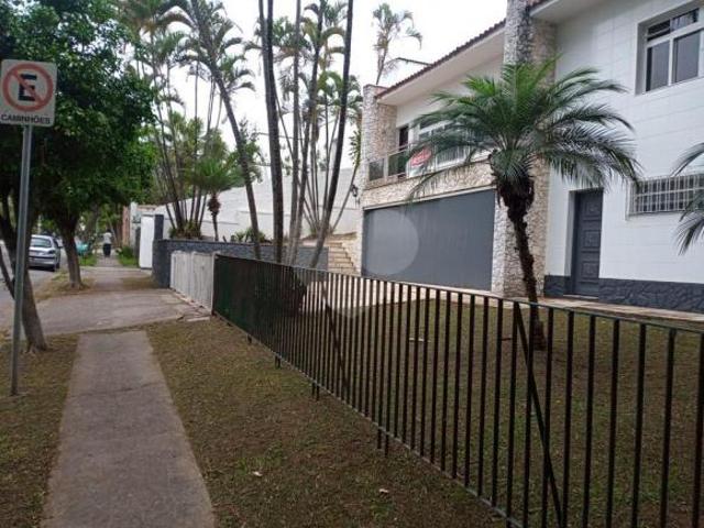 Casa térrea com 3 quartos à venda em Caxingui SP