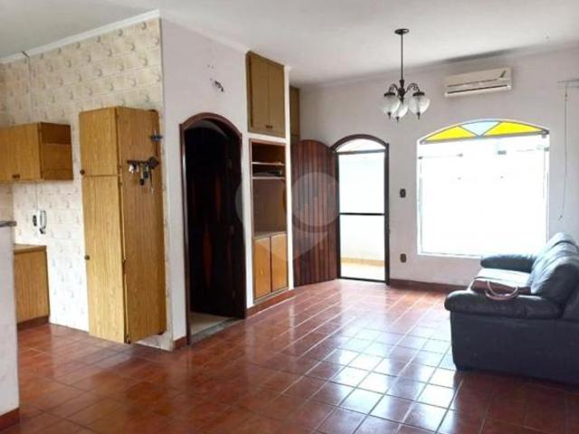 Casa térrea com 3 quartos à venda em Centro SP
