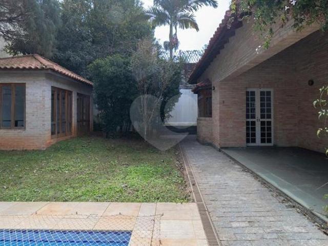 Casa térrea com 3 quartos à venda em Alto de pinheiros SP