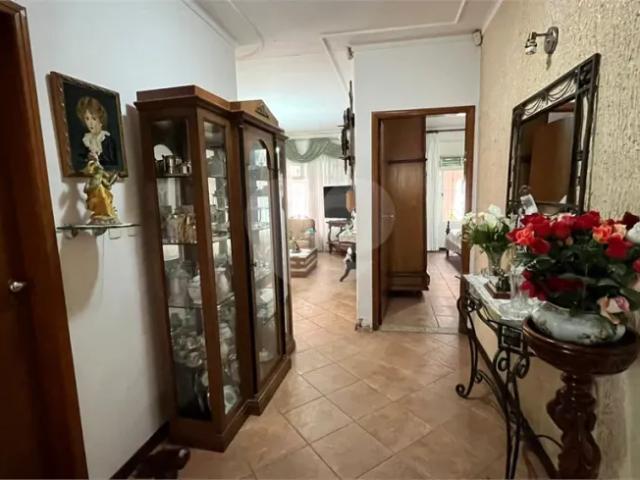 Casa térrea com 3 quartos à venda ou para locação em Bortolândia SP