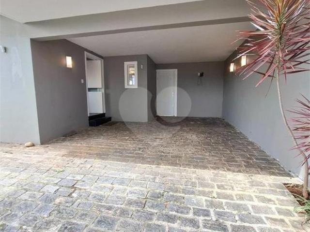 Casa térrea com 3 quartos à venda em Interlagos SP