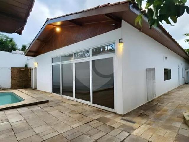 Casa térrea com 3 quartos à venda em Interlagos SP