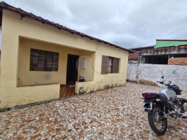 Casa térrea com 3 quartos à venda em Interlagos SP