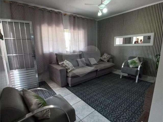 Casa térrea com 3 quartos à venda em Jardim alice SP