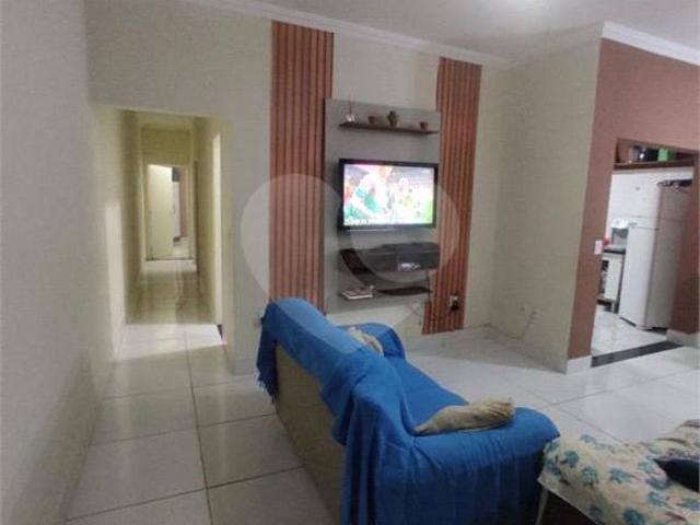 Casa térrea com 3 quartos à venda em Parque Residencial Sabiás SP