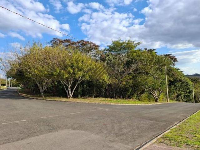 Casa térrea com 3 quartos à venda, no Condomínio Village Ipanema II, em Araçoiaba da Serra/SP