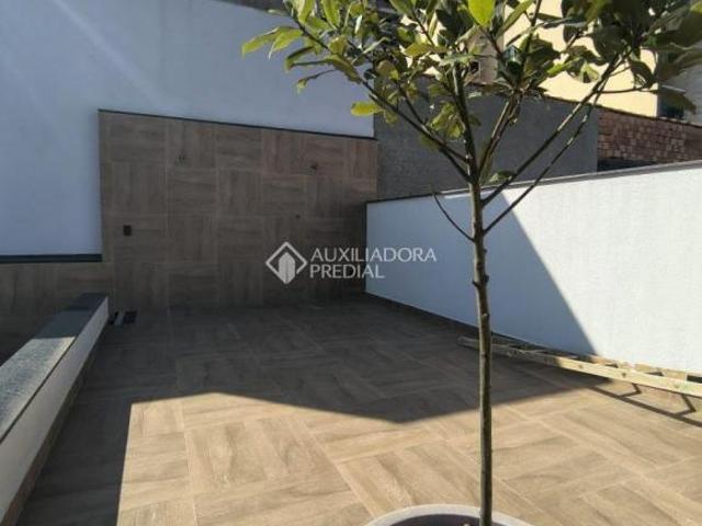 CASA TERREA COM 3 QUARTOS CURUÇA SANTO ANDRE